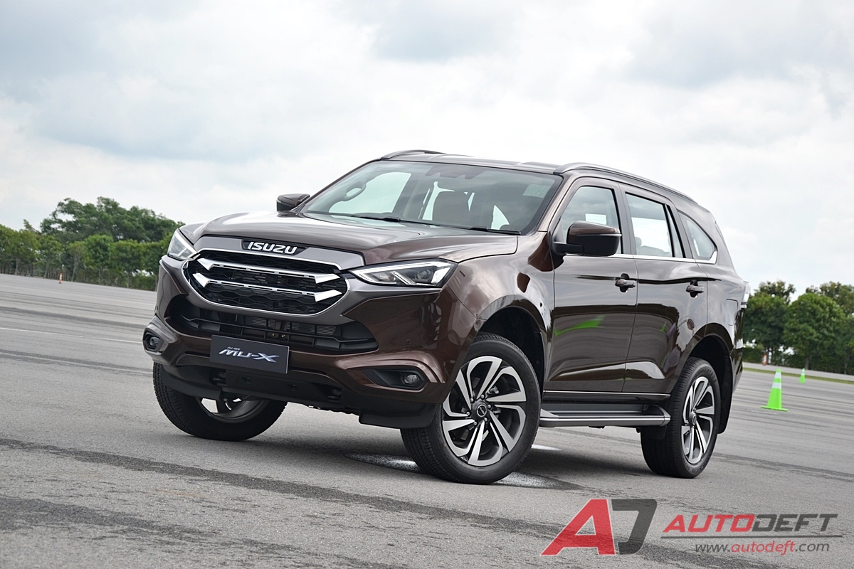 เป็นคุณจะเลือกใคร!! All New ISUZU MU-X VS Toyota Fortuner Legender ศึกอเนกประสงค์ยอดนิยมขับสี่ ...